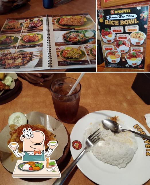 D'Penyetz & D'Cendol restaurant, Makassar, Jl. Penghibur No.31 ...