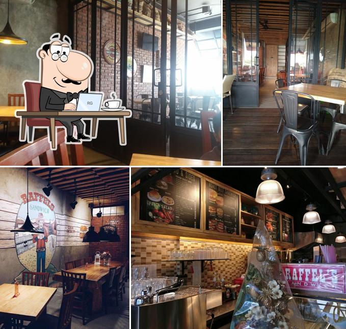 Raffel's Sandwich Paskal Hypersquare, Bandung, Jl. Pasir Kaliki No.21 ...