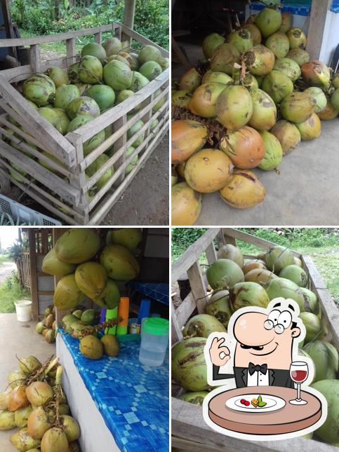Saung Es Kelapa Muda Kang Hardi cafe, Bogor - Restaurant reviews