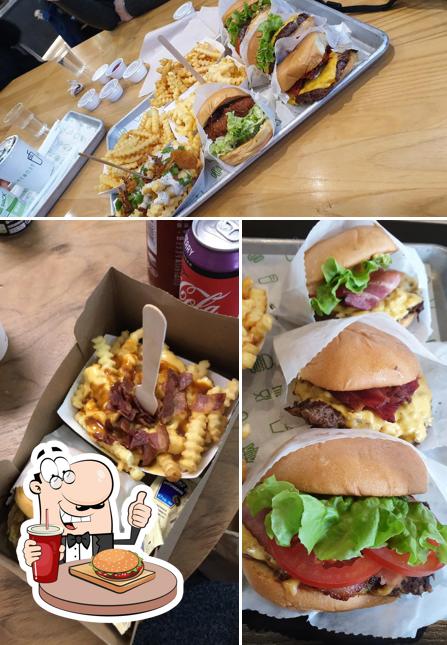 Shake Shack Mansion House, 45 Cannon St in London - Restaurant menu and ...