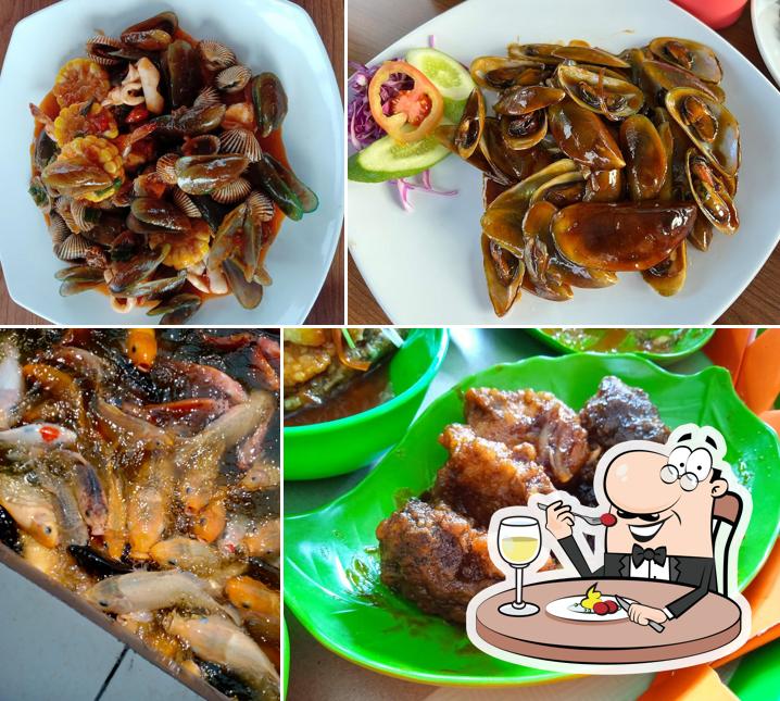 RM Mangga dan Pemancingan Keluarga restaurant, Jatibarang - Restaurant ...