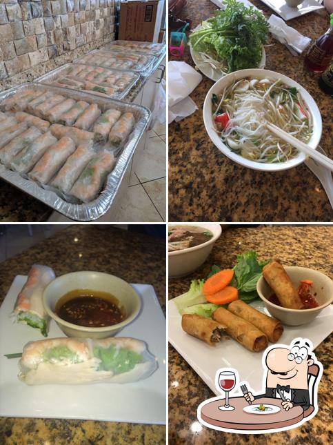 Pho Hai, 9820 Gulf Fwy in Houston - Restaurant menu and reviews