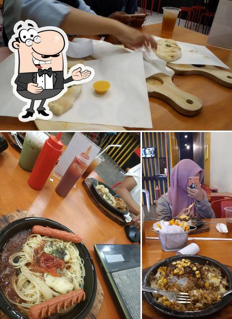 Master Cheese Pizza restaurant, Makassar, Perintis Kemerdekaan KM12 ...