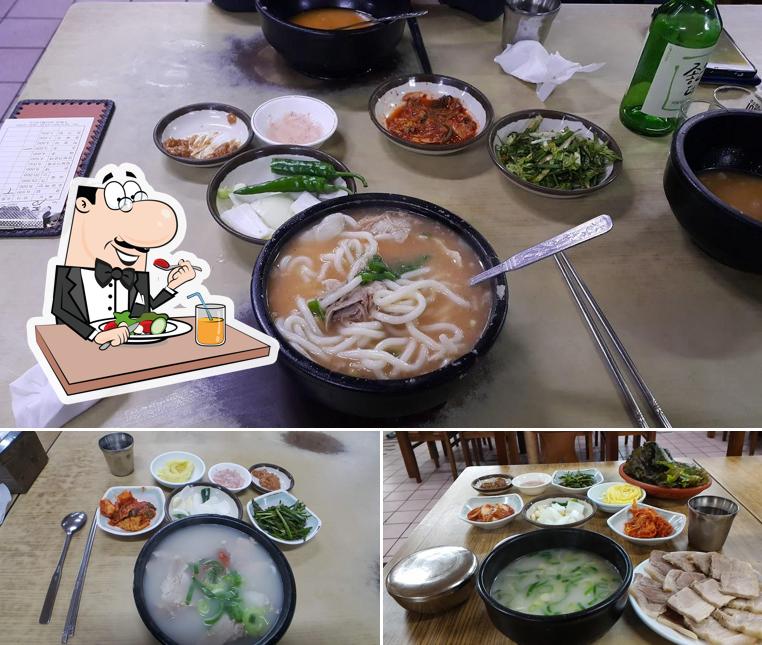Pohang Dwaeji-gukbap, Busan - Restaurant menu, prices and reviews