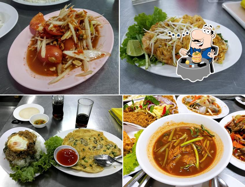 Jaekoy เจ๊ก้อย ส้มตำอาหารอีสาน เพชรบุรี12 (สาขา1), Bangkok - Restaurant ...