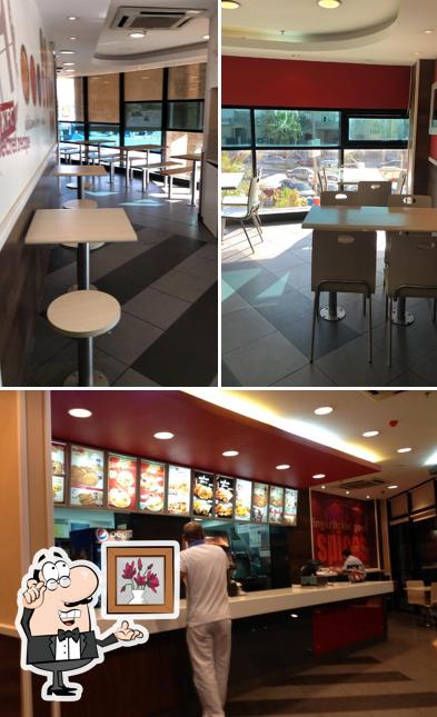 KFC restaurant, New Cairo City, 2C3C+7J2، شارع اخناتون، - Restaurant ...