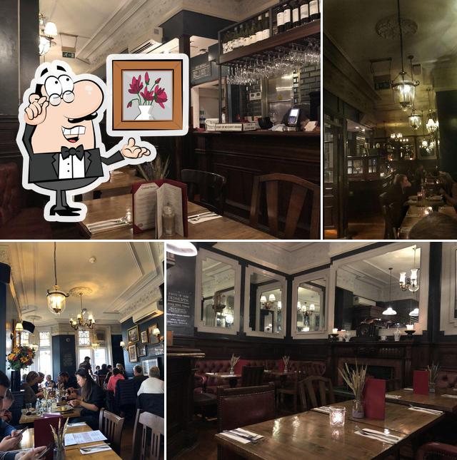 The Wellington, 351 Strand in London - Restaurant menu and reviews