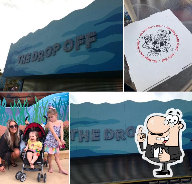 The Drop Off Pool Bar, Disney's Art of Animation Resort in Bay Lake ...