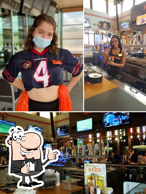 Hooters, 15838 South Fwy in Pearland - Restaurant menu and reviews