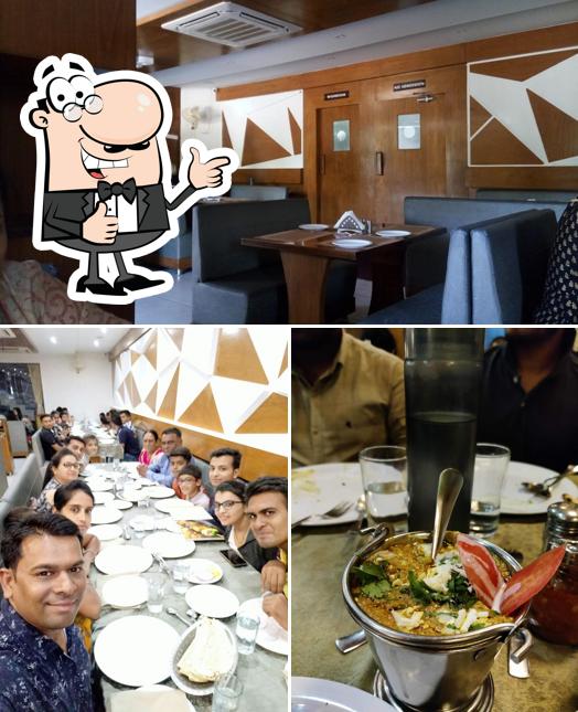 Foodista Restaurant, Vadodara, 30 - Restaurant menu and reviews