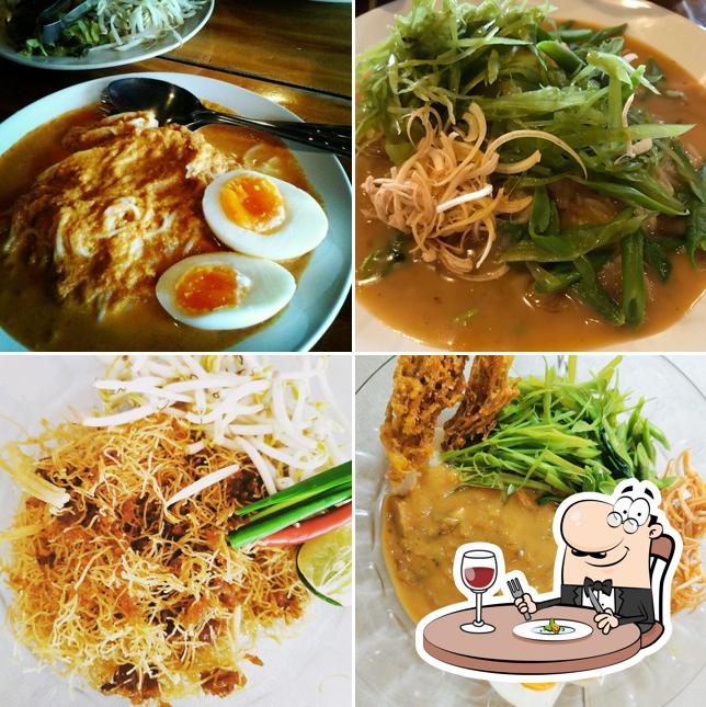 Kanom Jean Baan Phu Karn Banglamphu咖哩米線 restaurant, Bangkok, 147 20-22 ...