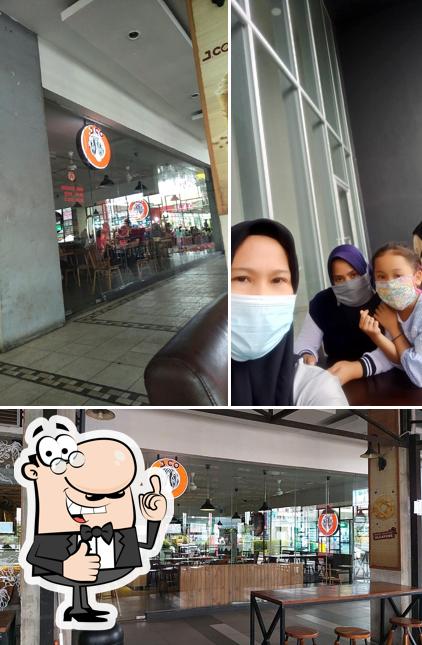Jco Donuts & Coffee Palembang Trade Center restaurant, Palembang ...