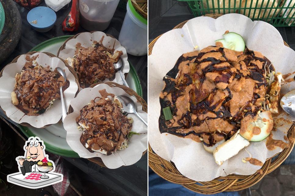 WARUNG SINGGAH Gado Gado &Pelecing Mpok Dije restaurant, Indonesia ...