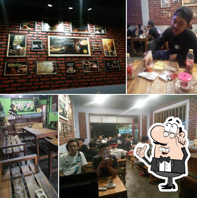Warkop Lumpang Kayu cafe, Surabaya - Restaurant reviews