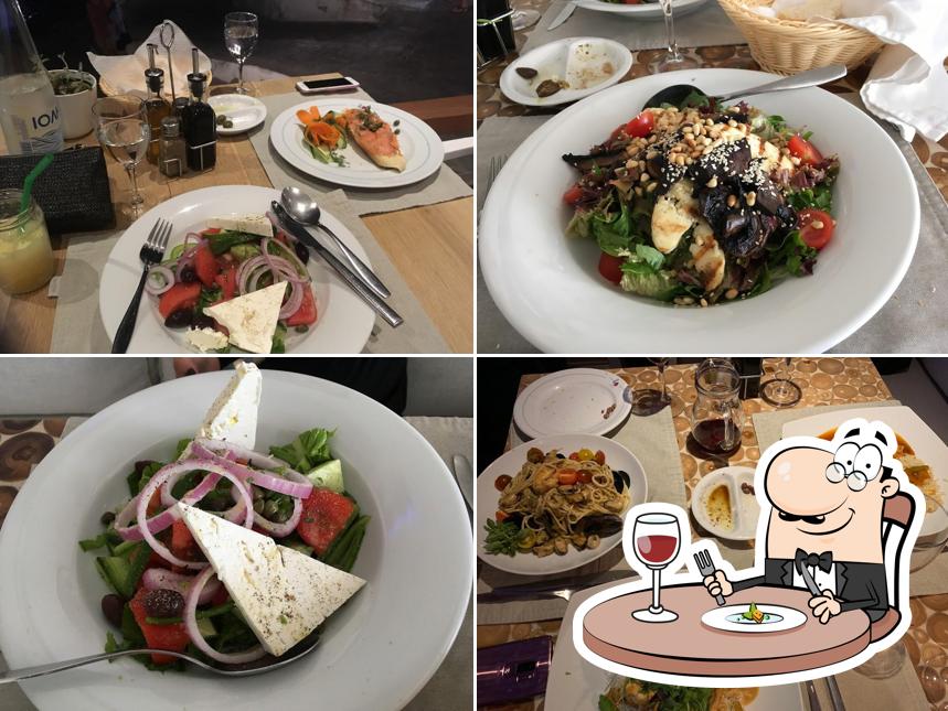 Top 5 pubs & bars in Platis Gialos, Egeo, august 2025 - Restaurant Guru