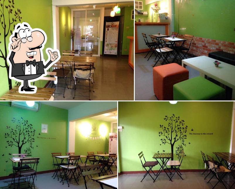 Num Nums "Meal Box & Thai Dessert" Service restaurant, Bangkok