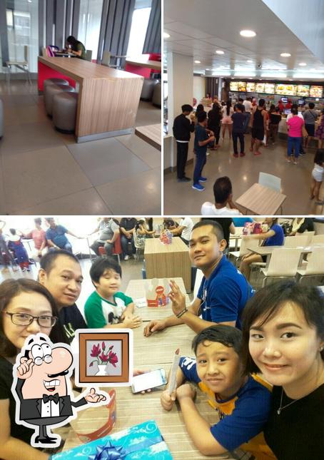 Jollibee, Caloocan, Balintawak - Restaurant menu, prices and reviews