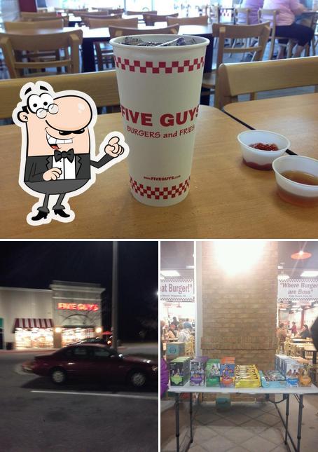 Five Guys, 4650 W Main St Ste. 602 in Dothan - Restaurant menu and reviews