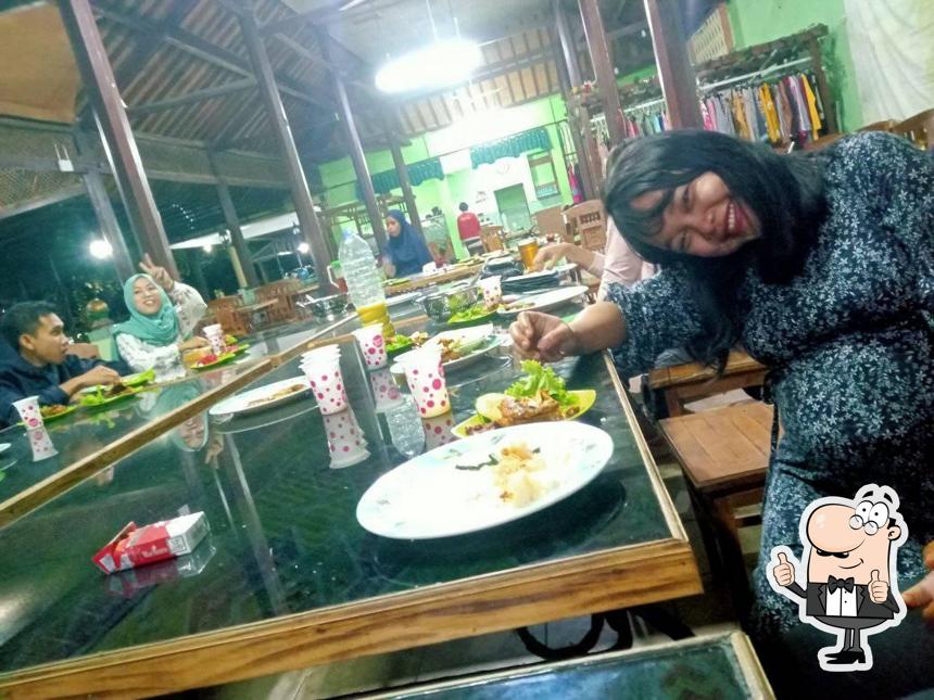 Warung Kuning Rawon Abah Jin restaurant, Pakukerto - Restaurant reviews