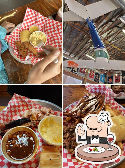 The Smokin' Pig of Pendleton, Pendleton - Restaurant menu, prices and ...