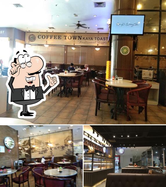 Coffee Town Grand Batam, Batam - Restaurant menu, prices and reviews