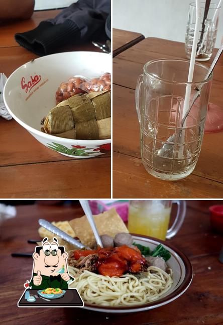 Miso Mie Bakso H. Si Doel restaurant, Banjarnegara, Jl. Raya Semampir ...
