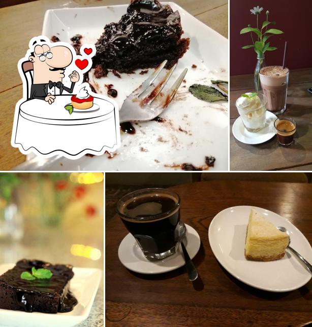 Eight Coffee cafe, Bekasi Regency, Jalan Pulo Sirih Barat Raya Blok FE ...