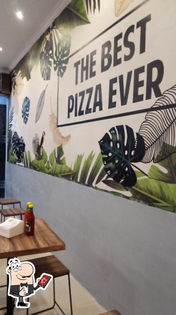 Roland Pizza restaurant, Banyuwangi - Restaurant reviews