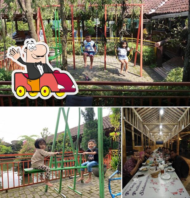 Warung Pring Pethuk(CV.trans wisata K), Batu - Restaurant menu, prices ...