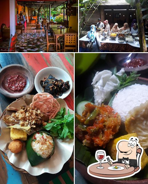 Rumah Makan Saung Lembur ni'mat restaurant, Bandung - Restaurant reviews