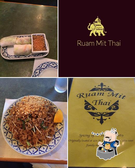 Ruam Mit Thai, Saint Paul - Restaurant menu, prices and reviews