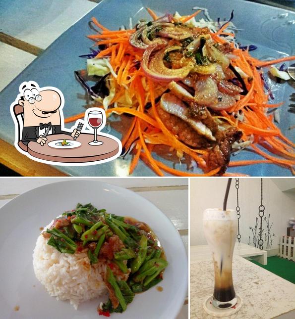 Sit & Sip Cafe, Bangkok, 108 Phet Kasem 40 Alley