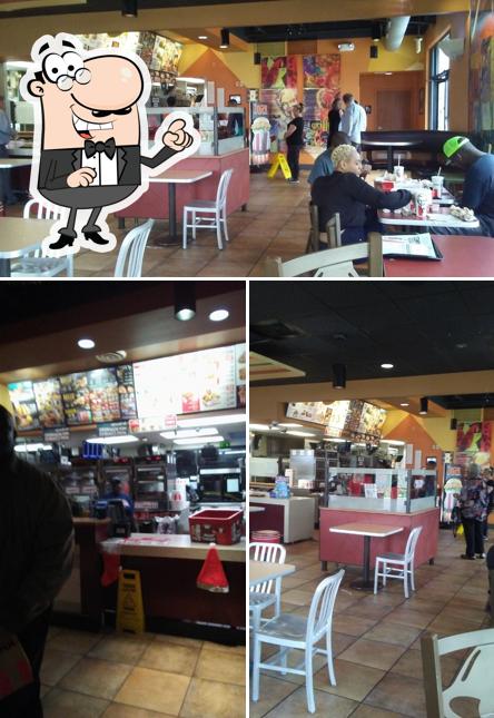 KFC, 5540 University Pointe Blvd in Charlotte - Restaurant menu and reviews