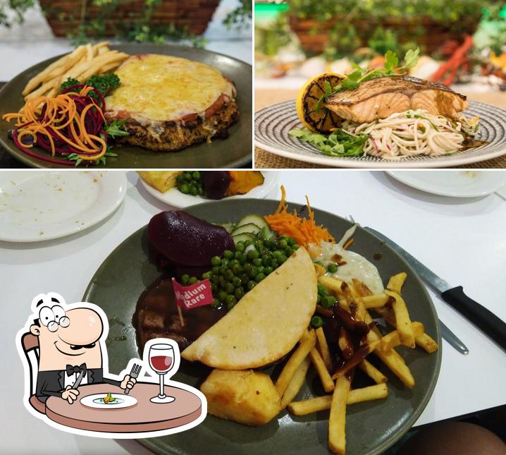 Redcliffe Leagues Club, Redcliffe - Restaurant menu, prices and reviews