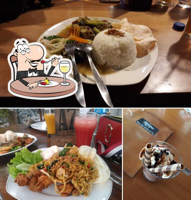 Old School Resto cafe, Padang