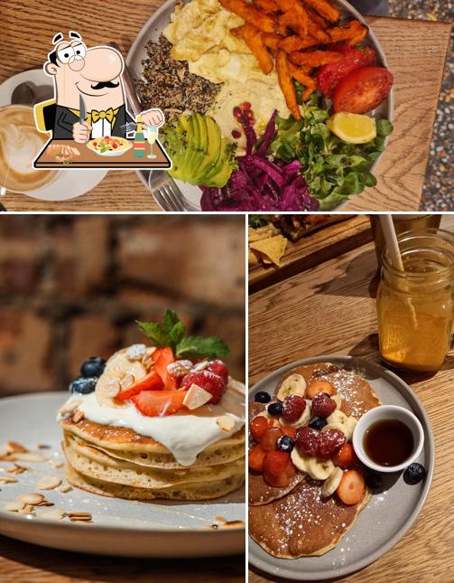 Em's Coffee, 1336 High Rd in London - Restaurant menu and reviews