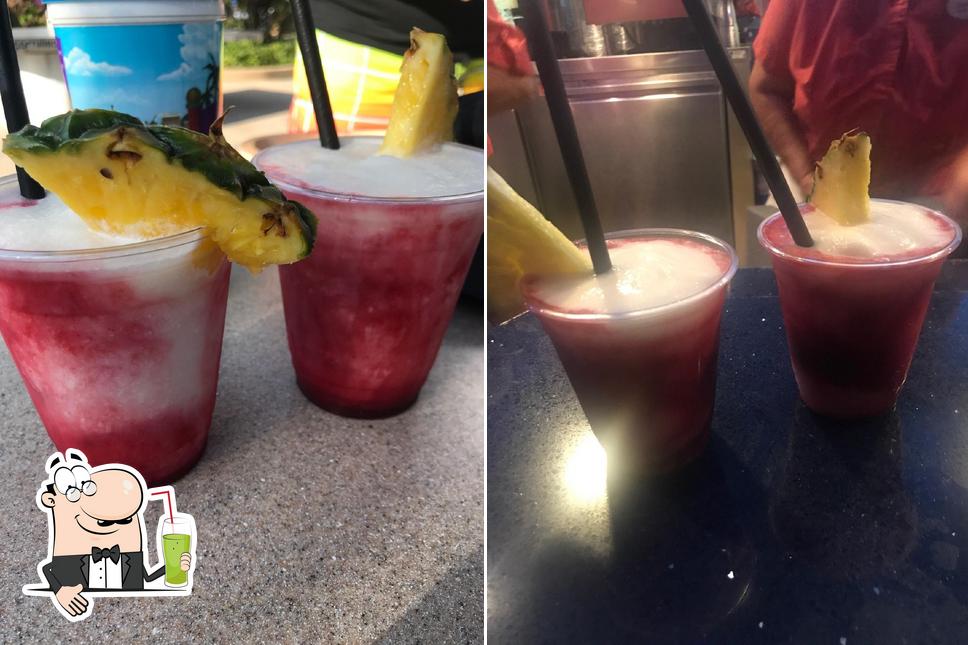 The Drop Off Pool Bar, Disney's Art of Animation Resort in Bay Lake ...