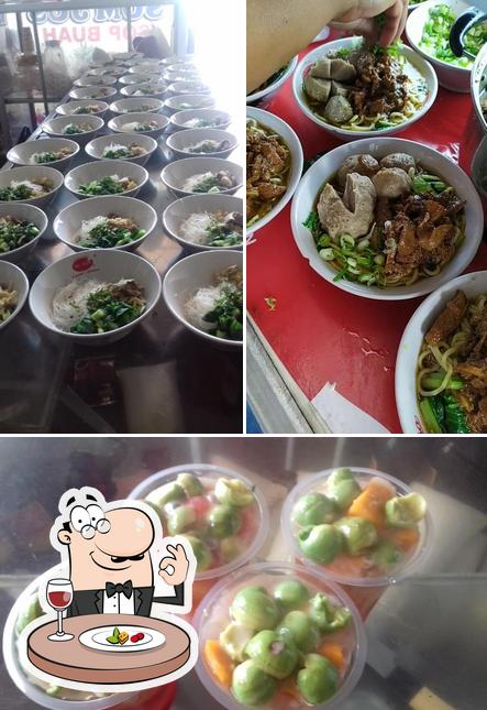 warung bakso dan mie ayam Bu Sum restaurant, Karangpucung - Restaurant ...
