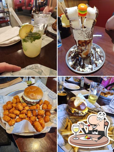 Steel Plow Burger Company in Davenport - Restaurant menu and reviews