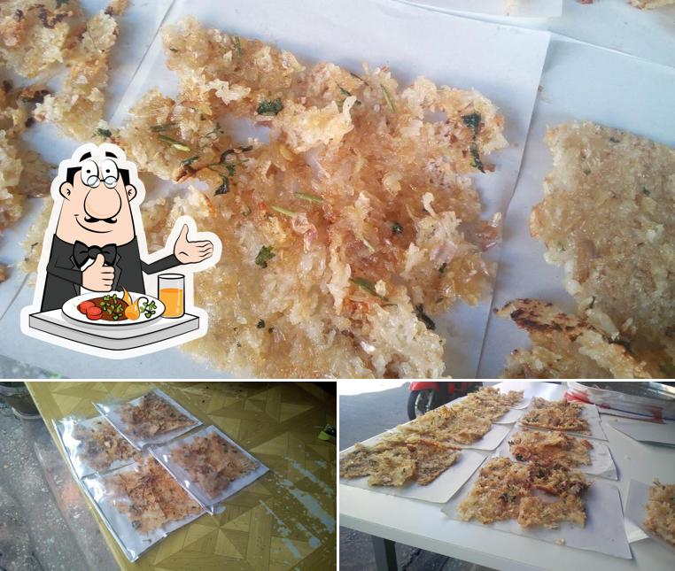 Kaotang (Rice crisps), Aroi Rimnam restaurant, Chanthaburi - Restaurant ...
