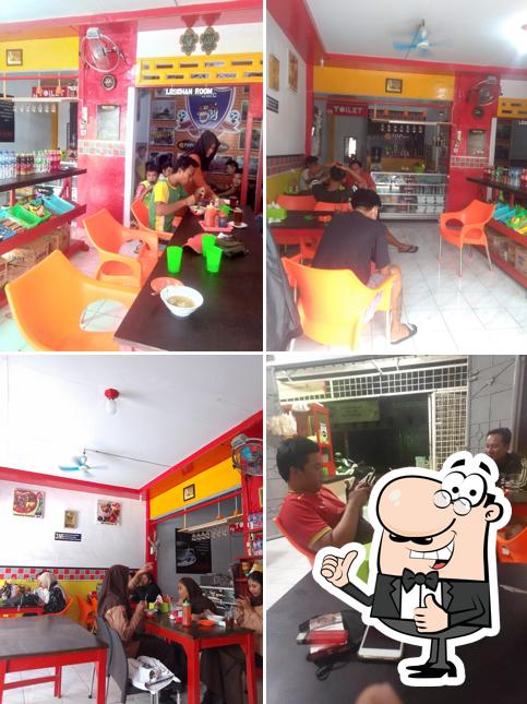 TOP cafe, Medan, HJXM+FFP - Restaurant reviews