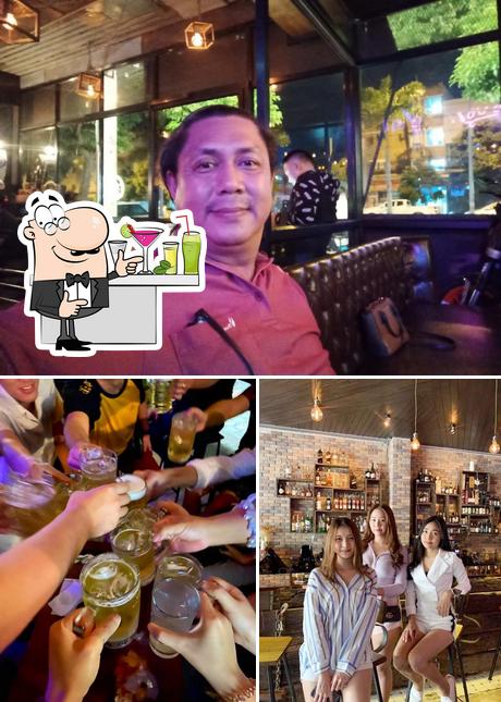 โรงรถคาเฟ่, Saen Suk - Menú del restaurante, precios y reseñas