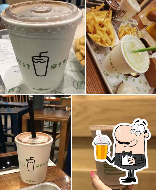 Shake Shack restaurant, Dubai, Mall of Emirates - Restaurant menu and ...