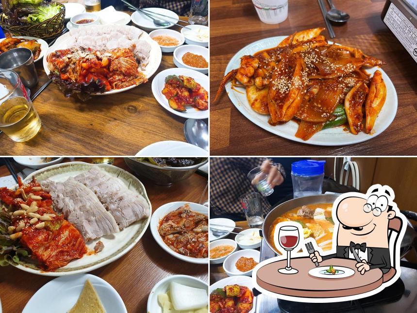 Jongno 3-ga Janggun Oyster Bossam restaurant, Seoul, 22 Supyo-ro 20-gil ...
