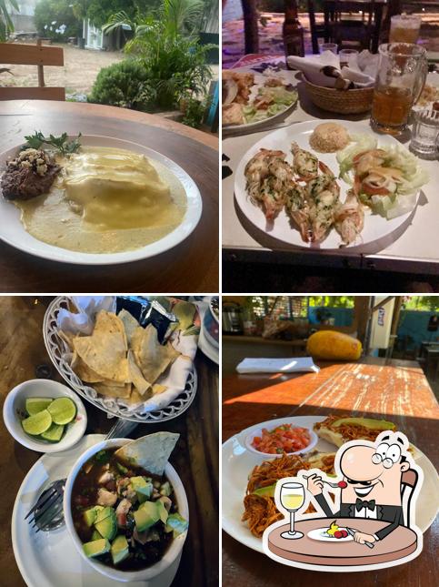 the manzanillo corner restaurant, Puerto Escondido, 3ra poniente ...