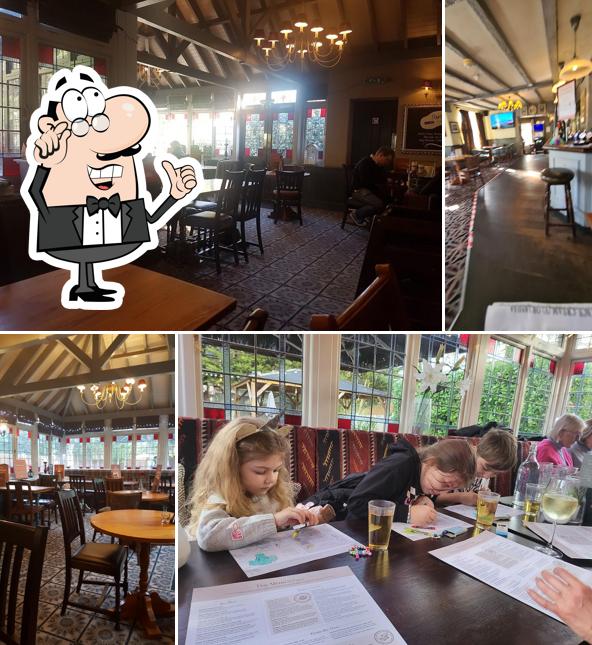 Pub y bar Crown & Crooked Billet, Woodford - Carta del restaurante y ...