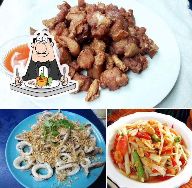 ครัวต้นหอม restaurant, Bangkok, 71 หมู่1 Soi Srinagarindra 40 ...
