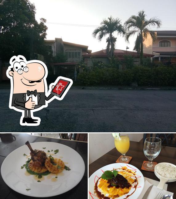 DRIVEWAY good food restaurant, Bacolod, MX56+XCC - Restaurant reviews