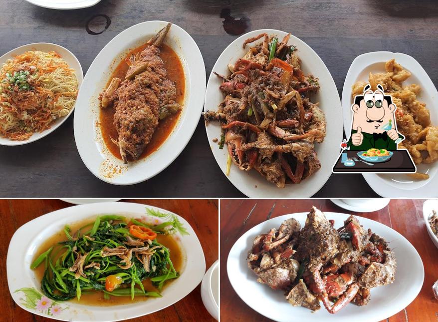 Warung Apung Ajun 亞雲水上餐廳, Pemangkat Kota - Restaurant menu, prices and ...