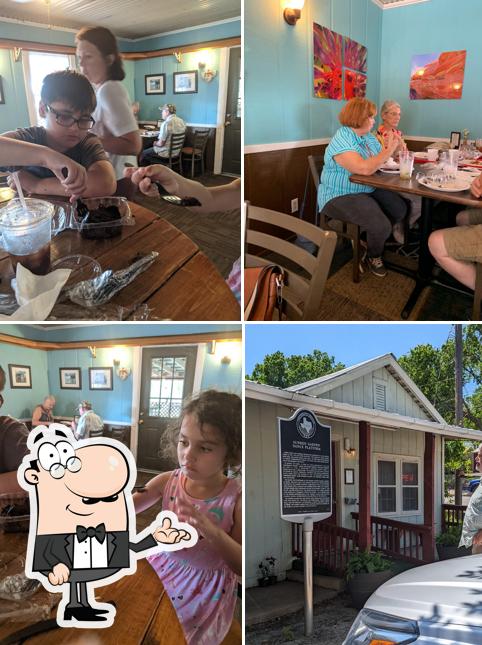 Sunken Gardens, Shiner - Restaurant menu, prices and reviews
